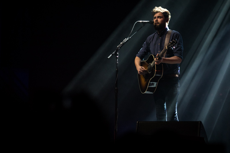 Review and Photos: Passenger shares life's stories at Fox Theater - RIFF