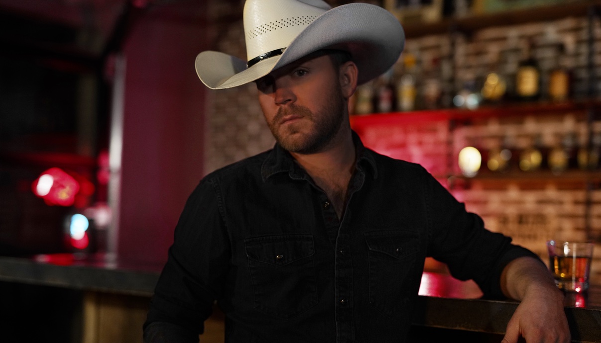 Justin Moore melds old with new on 'Late Nights and Longnecks' | Review