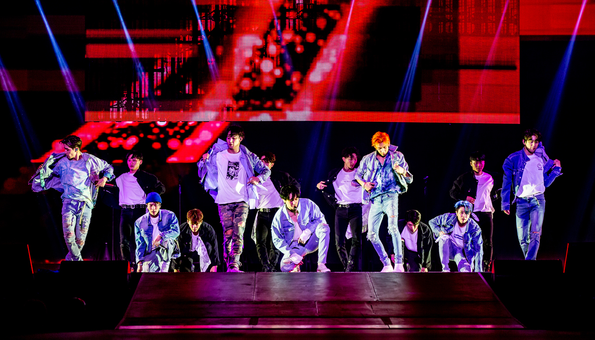 GOT7 gives fans front-row view of K-Pop group's life in Oakland | Review