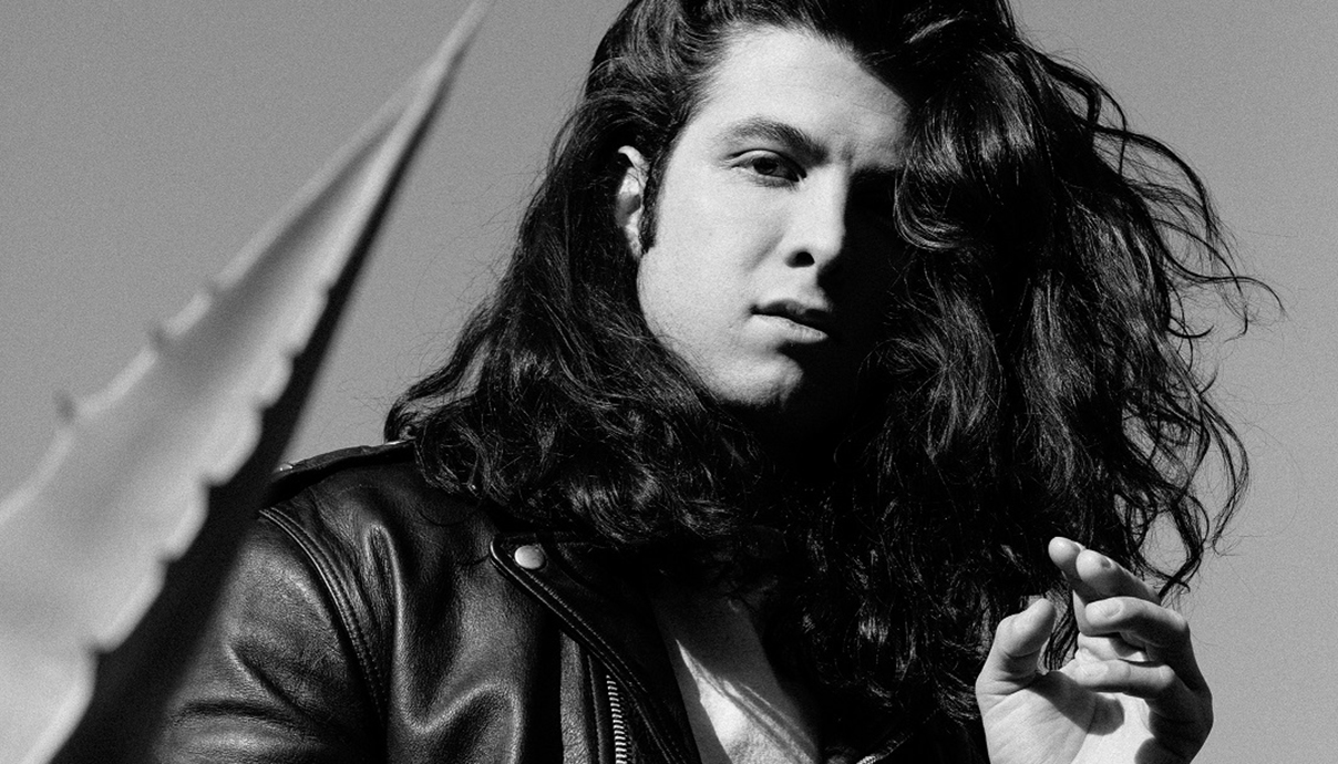 Billy Raffoul tours the rooms of his girlfriend's parents' house ...