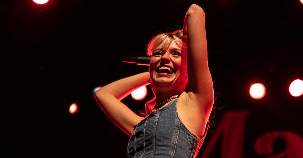 Maisie Peters blasts through fun show in San Francisco | REVIEW