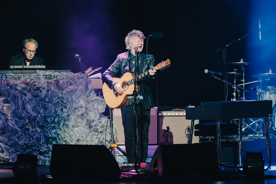 Crowded House keeps it in the family in Oakland | REVIEW