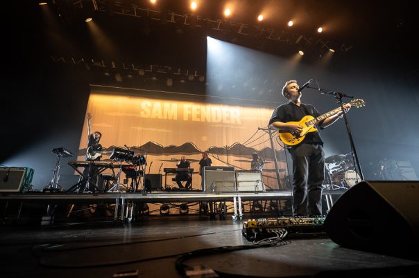 Sam Fender thrills Oakland crowd with swagger, banter, big riffs | REVIEW