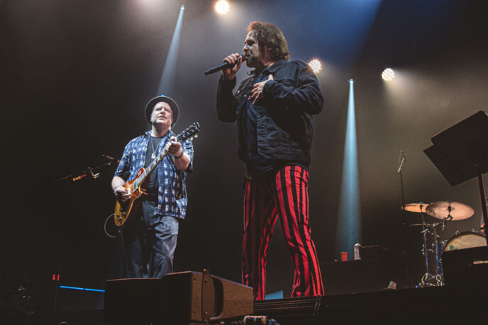 REVIEW: Counting Crows bring a sweet mix of old and new to Los Angeles ...