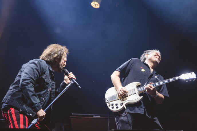REVIEW: Counting Crows bring a sweet mix of old and new to Los Angeles ...