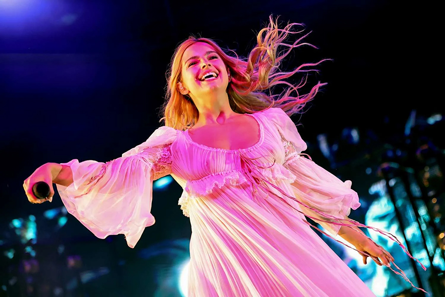 Addison Rae shines in San Francisco debut at Bill Graham Civic | RIFF