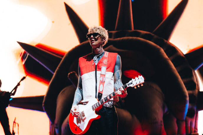 REVIEW: MGK and Wiz Khalifa light up 'Lost Americana' in the East Bay ...